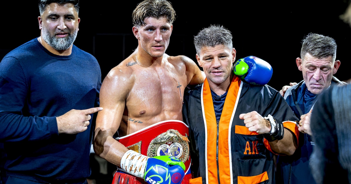 Bokssensa­tie Gradus Kraus slaat Duitse tegenstander knock-out en ...