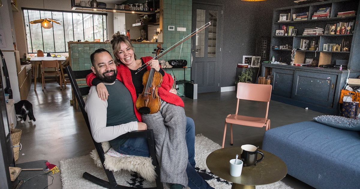 Violist Hadewijch en cabaretier Peter over hun ‘rommelige’ financiën ...