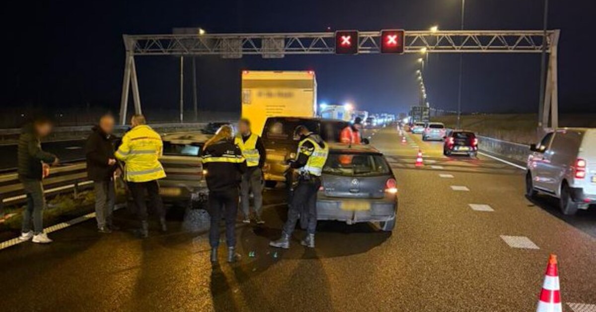 Meerdere voertuigen in botsing op A15, uur vertraging vanuit Sliedrecht ...