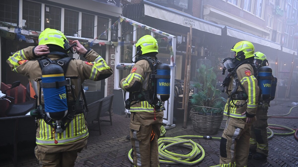 Grote brand in historisch centrum van Alkmaar, volledig huizenblok ...