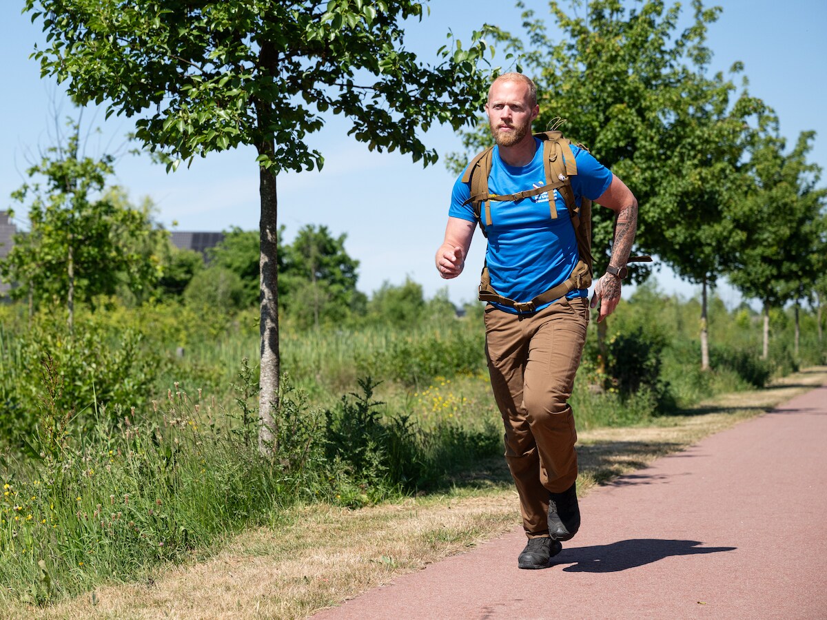 Veteraan Robin (40) rent naar Oekraïne om aandacht te vestigen op PTSS ...