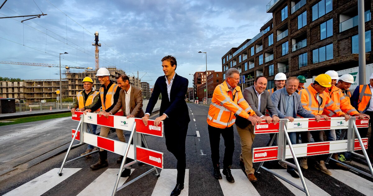 De Laan op Zuid is weer open, een maand eerder dan voorspeld ...