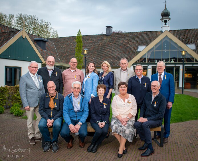 Paardenliefhebster benoemd tot Ridder, in totaal twaalf lintjes in ...