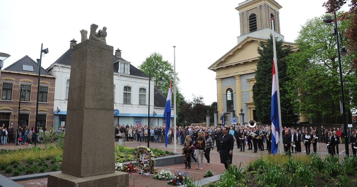 Zo ziet Dodenherdenking eruit in Steenbergen, Welberg en Dinteloord | Steenbergen | AD.nl