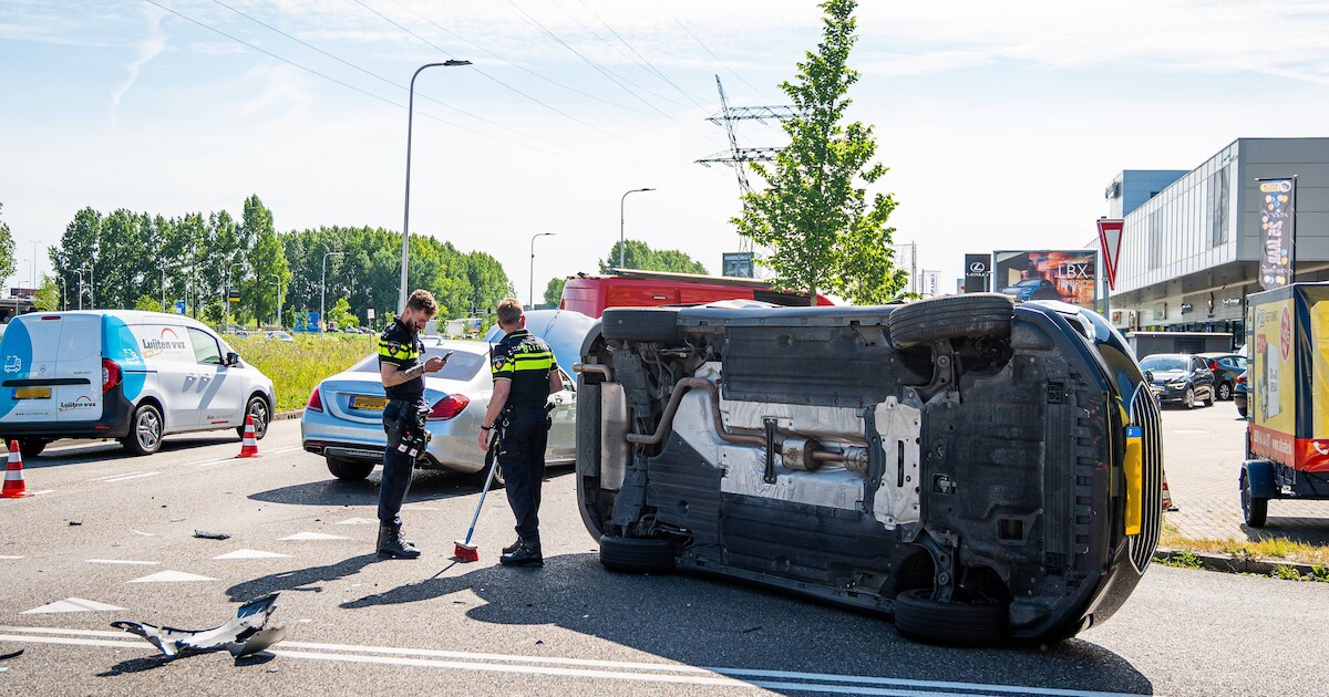 Auto op zijkant beland na botsing in Ridderkerk | 112 nieuws Ridderkerk ...