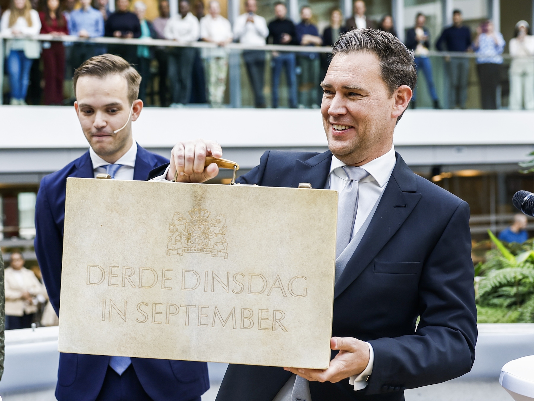 Dood Lisa in stadions herdacht met Nederlandse én ‘NSB-vlaggen’: ‘Ze ...