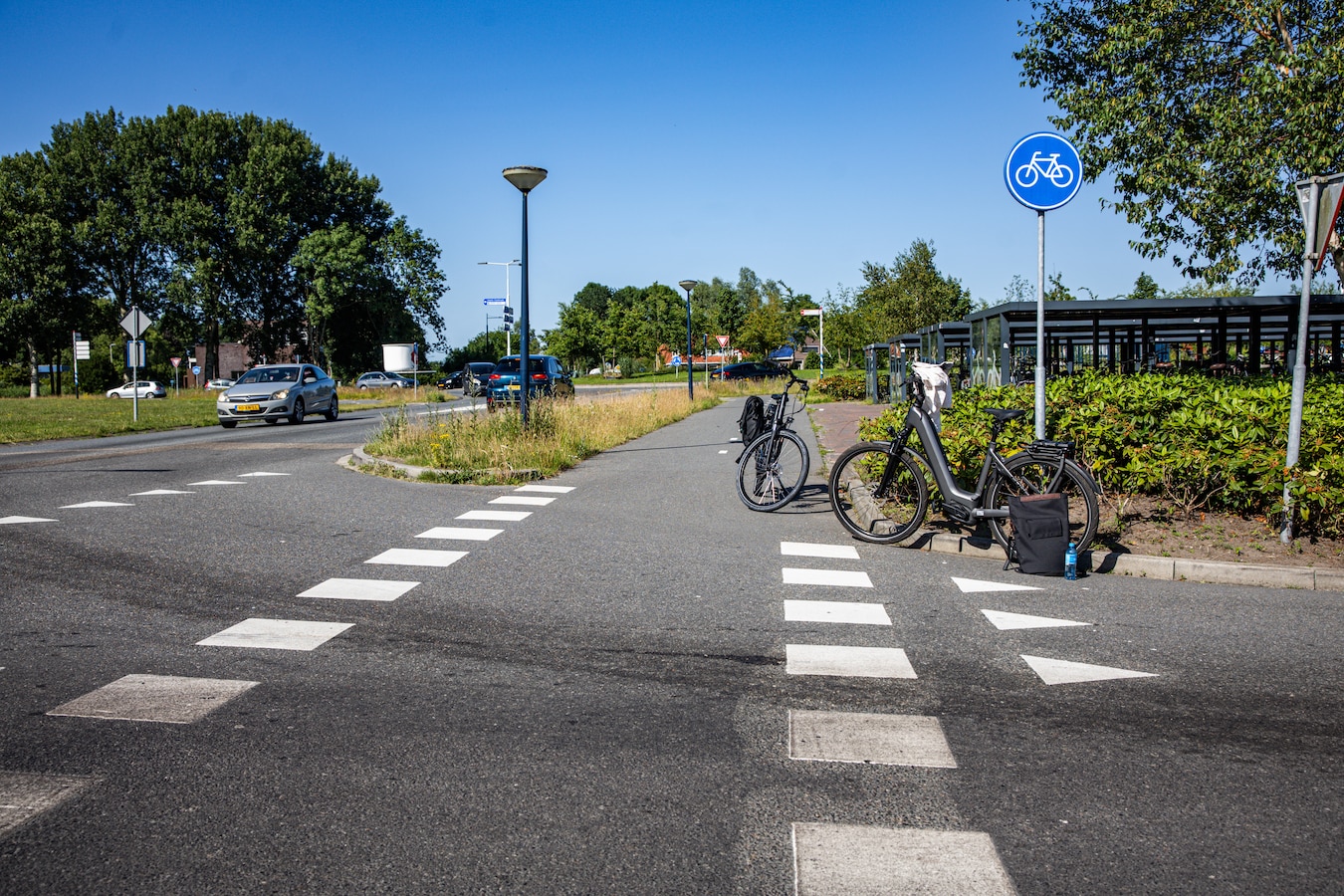 Fietser aangereden door auto in Joure | Foto | AD.nl