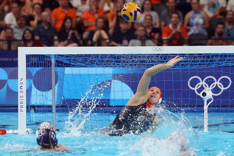 Na bewogen seizoen verlaat waterpoloster Laura Aarts Spaanse kampioen ...