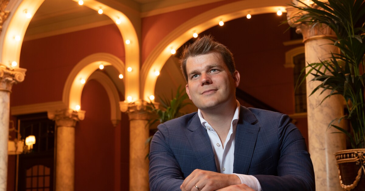 Elias van Hees viert het leven in nieuw lied na verdrietige periode ...