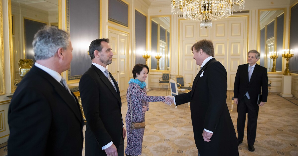 Koning beëdigt staatsraden | Show | AD.nl