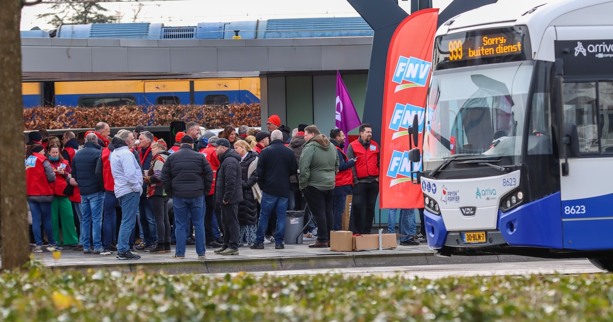 Opening in slepend conflict streekvervoer: vakbonden en werkgevers weer ...