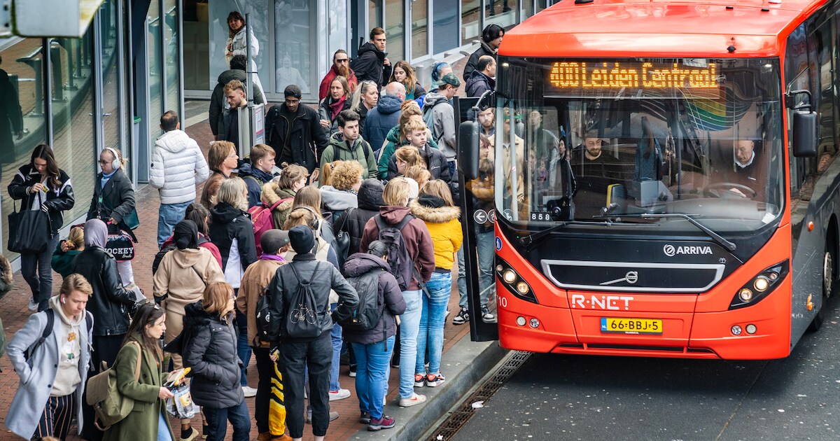 Bussen hutjemutje vol, reiziger kiest liever streekbus dan vervangend ...