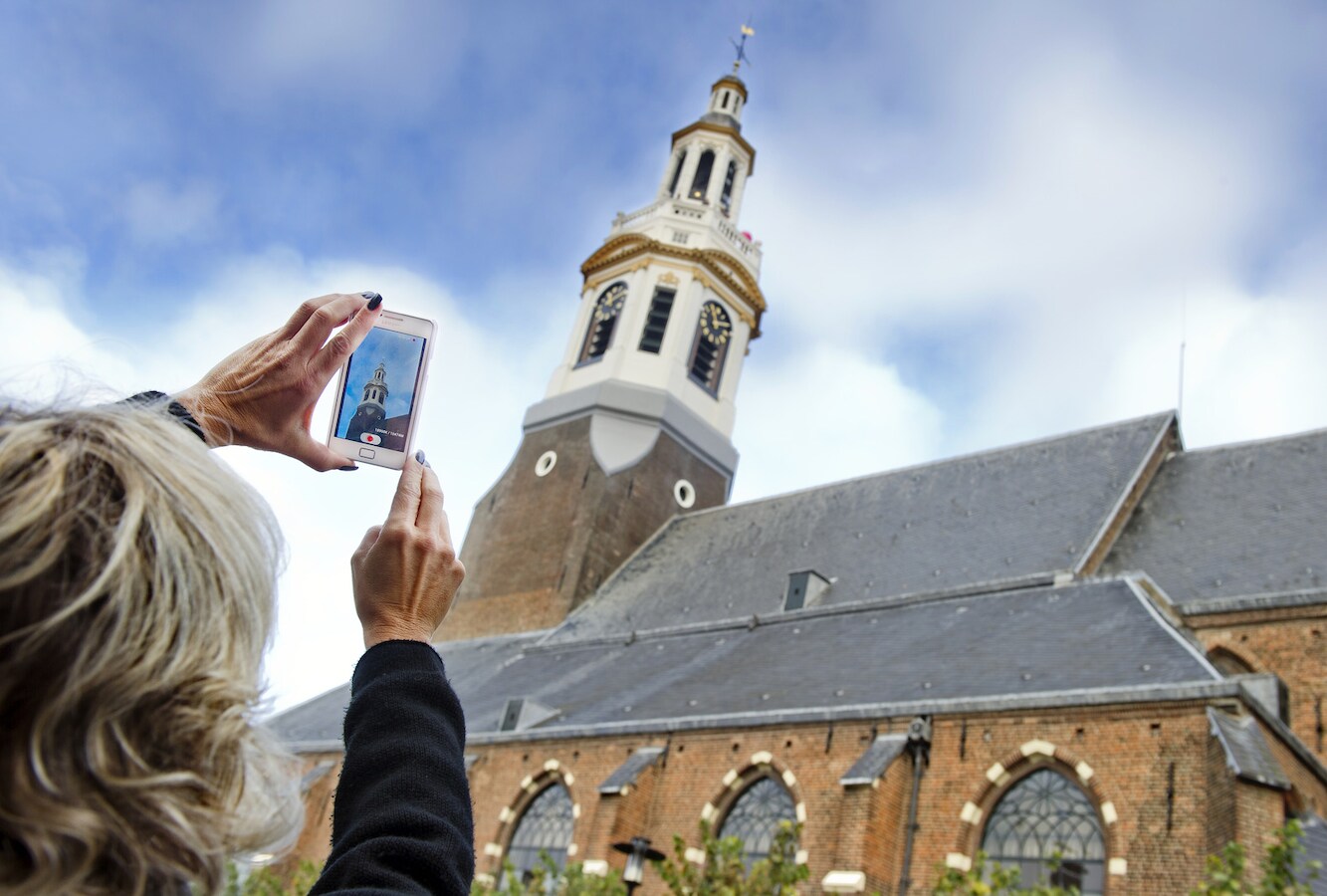 Kerstgekken opgelet: vanaf deze toren in Nijkerk klinken de grootste ...