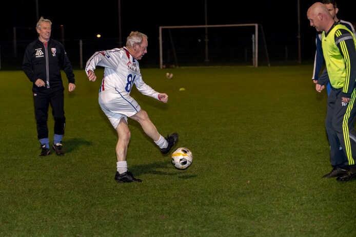 Leo Frijters mag op zijn tachtigste graag ‘nog een beetje ballen met ...