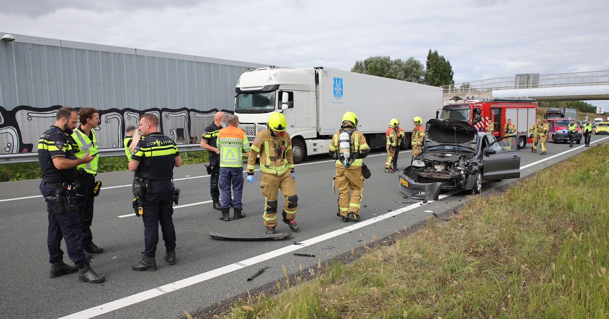 Kop-staartbotsing op A4 bij Schipluiden, flinke schade en rijstroken dicht | 112 nieuws Schiedam ...