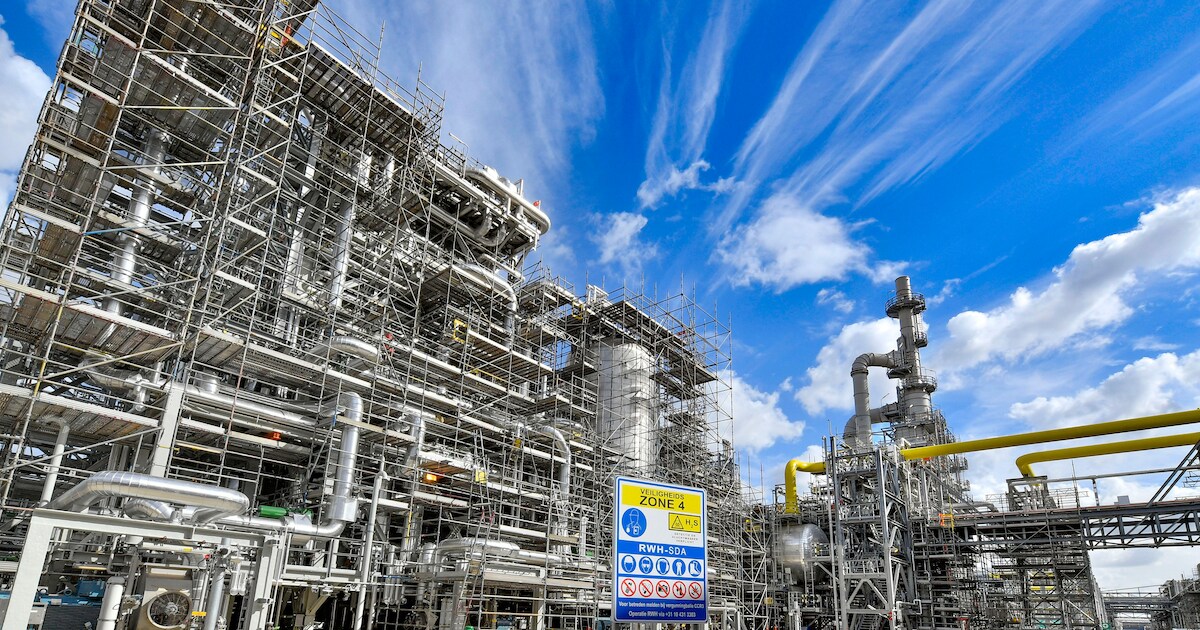 Shell viert cruciale uitbreiding van de raffinaderij in Pernis ...