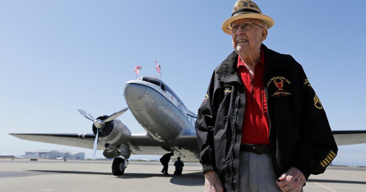 TikTok-ster en oorlogsveteraan Papa Jake (102) overleden | Buitenland ...