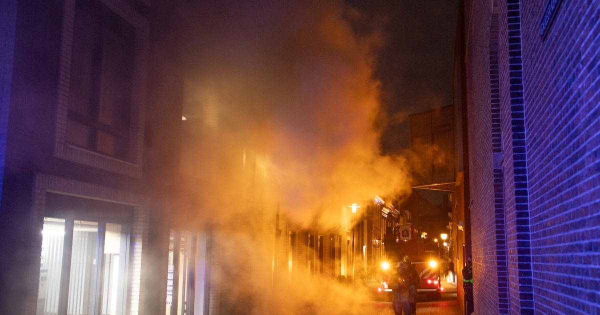 Veel rook bij brand Ritsumastraat in Leeuwarden, meerdere huizen ...