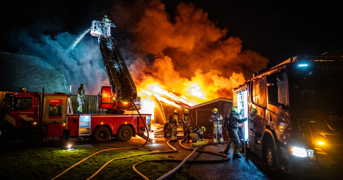 Oorzaak verwoestende brand in Hazerswoude-Rijndijk niet meer te achterhalen | Alphen aan den ...