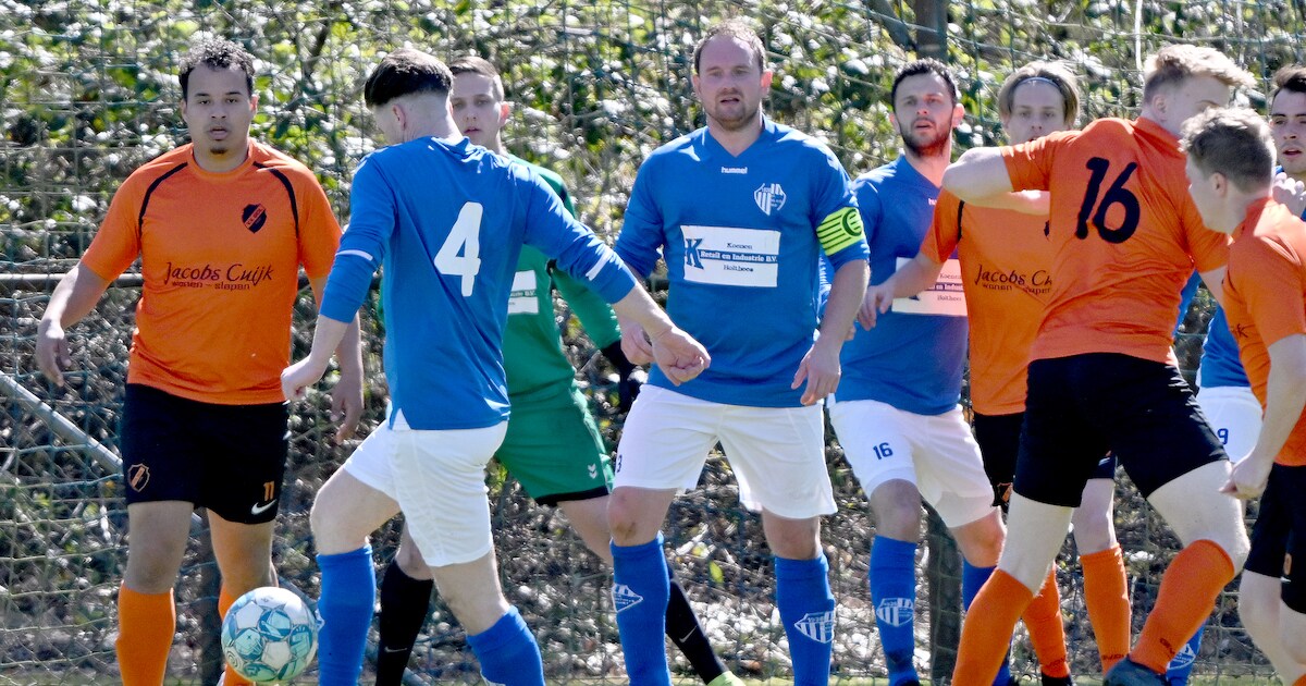 Djavano (28) was een van de weinige spelers die Siol trouw bleef ...