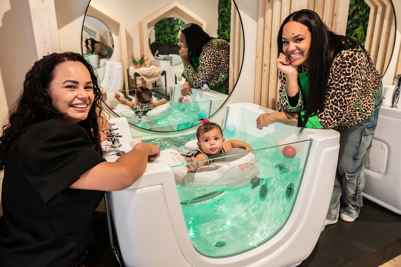 Van dobberen in een jacuzzi tot een massage: baby’s worden hier ...