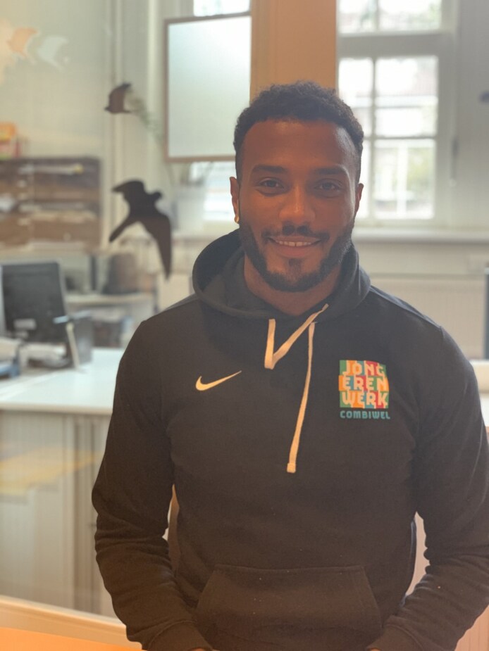 Andries (25) helpt jongeren op weg: ‘Je weet van tevoren nooit wie er ...