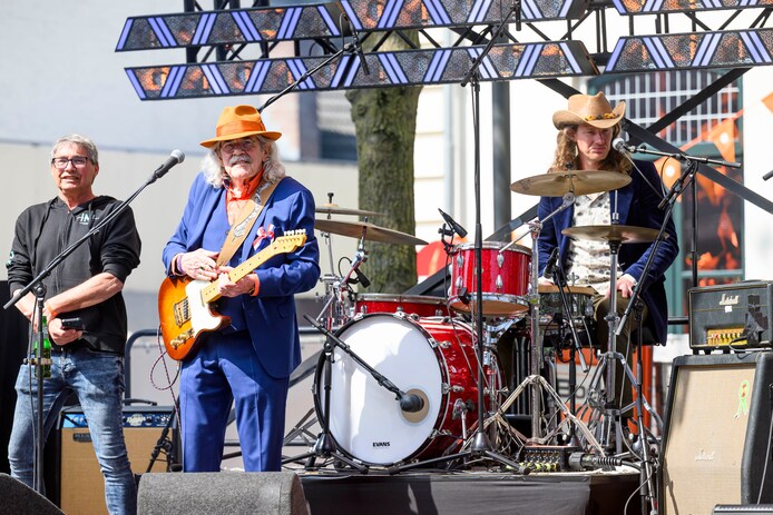 ‘Hij eruit of ik eruit!’ En daar vertrekt de eerste bassist van Normaal ...