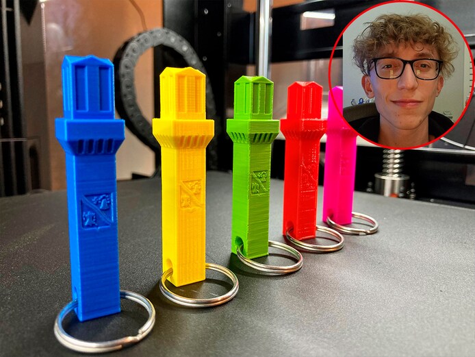 Daan print Hengelose stadhuistoren in 3D als sleutelhanger: een ...