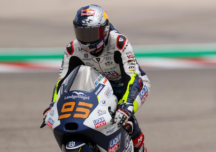 Collin Veijer pakt na zware crash in kwalificatie Moto3 toch een WK ...