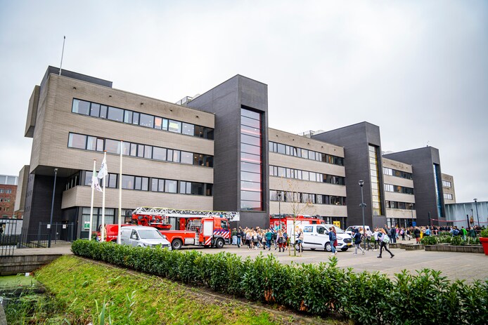 School in Rotterdam-Lombardijen korte tijd ontruimd na storing in ...