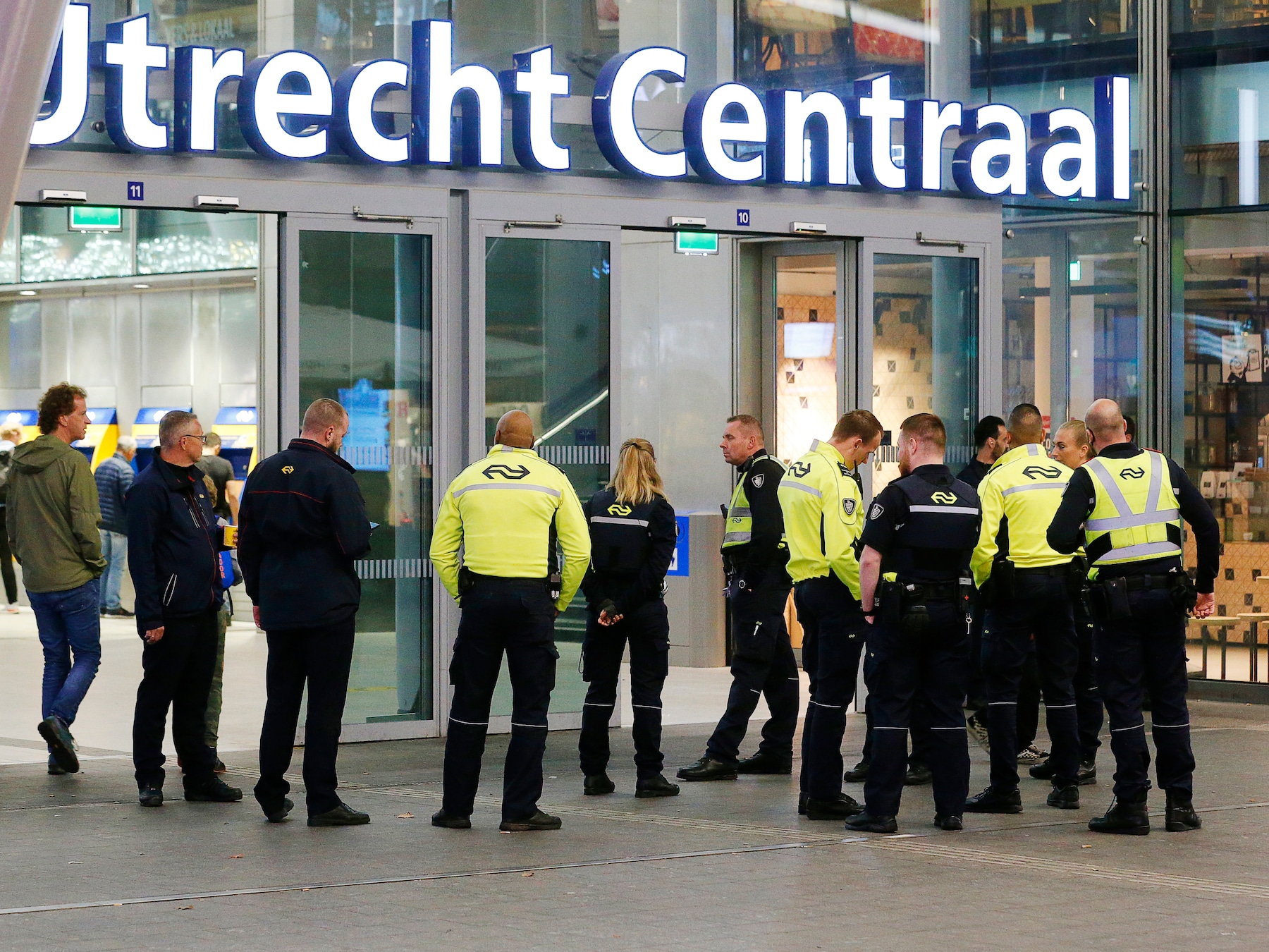 Broodje Mario staat te koop, is dit het einde van de legendarische Utrechtse lunchhap? | Utrecht ...