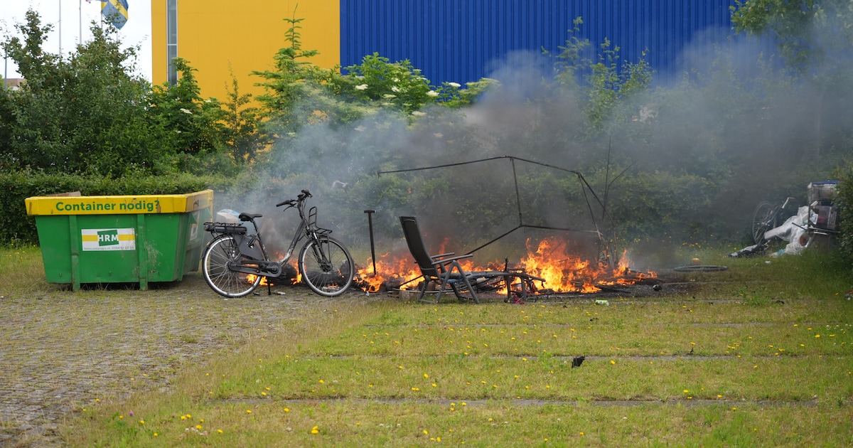 Tent van dakloze Ben (66) volledig verwoest door brand in Groningen en ...