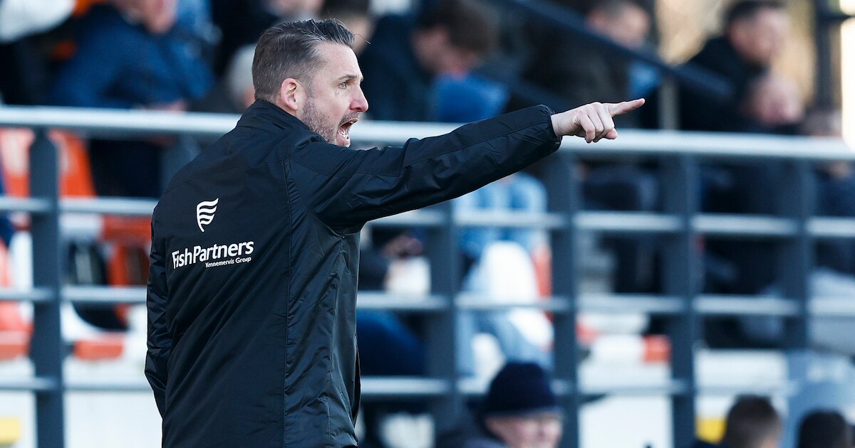 Spakenburg inspiratieloos, ‘Vogels’ hard onderuit | Regio | AD.nl