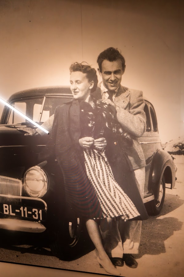 Ouders van Yoda-acteur Frank Oz begroeven houten Hitler-pop tijdens ...