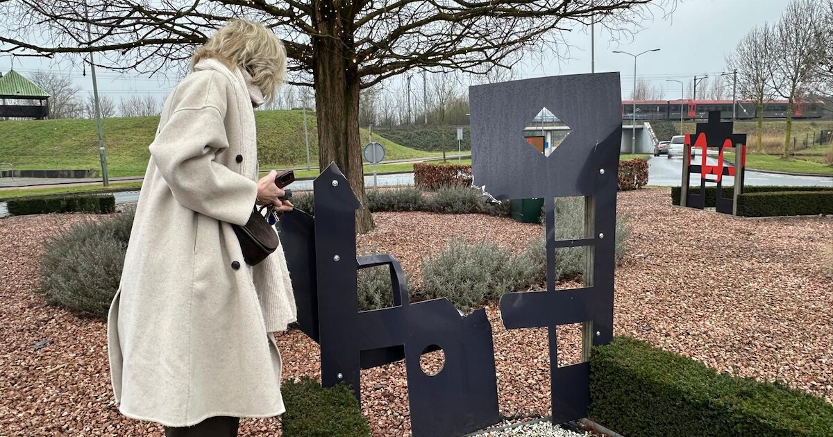 Door makelaar gesponsorde rotonde steeds gesloopt: ‘Het loopt de ...