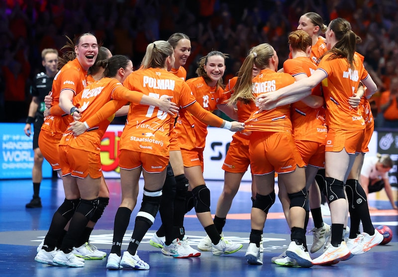 Handbalsters denderen door op WK en bereiken halve finales na zege in ...