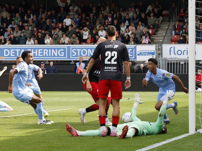 Feyenoord-captain Quinten Timber maanden uit de roulatie na operatie ...