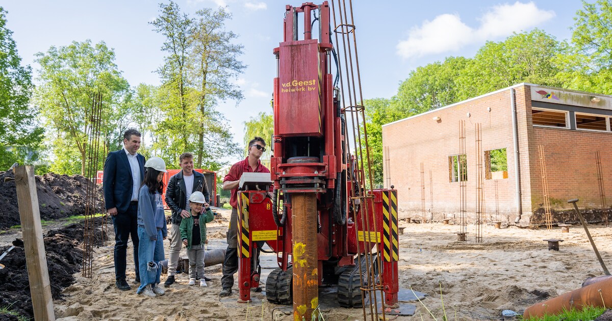 Eerste paal uitbreiding De Pijlstaart geslagen | De Ronde Venen | AD.nl