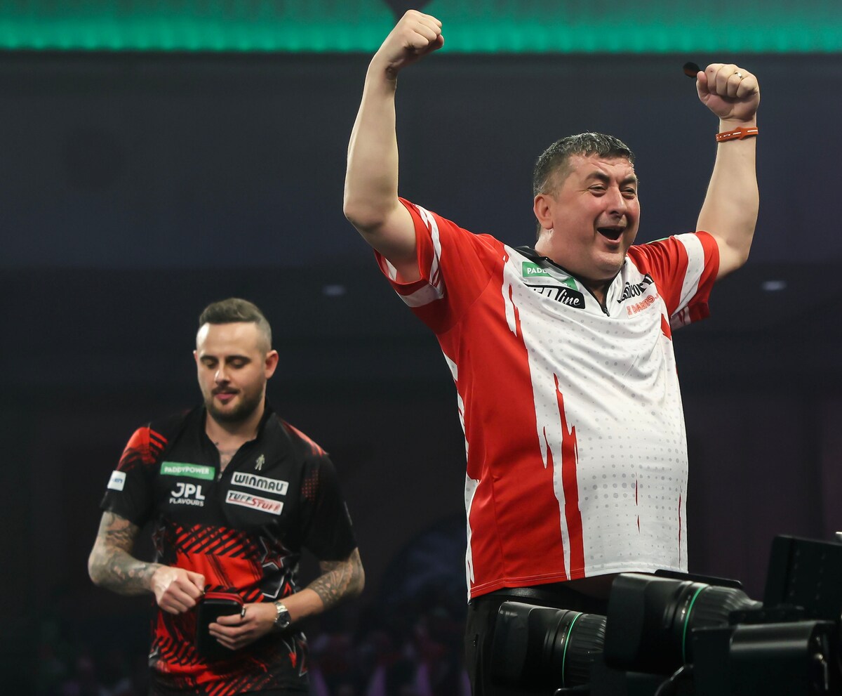 Joe Cullen haalt uit naar ‘valsspeler’ Mensur Suljovic: ‘Als dit darts ...