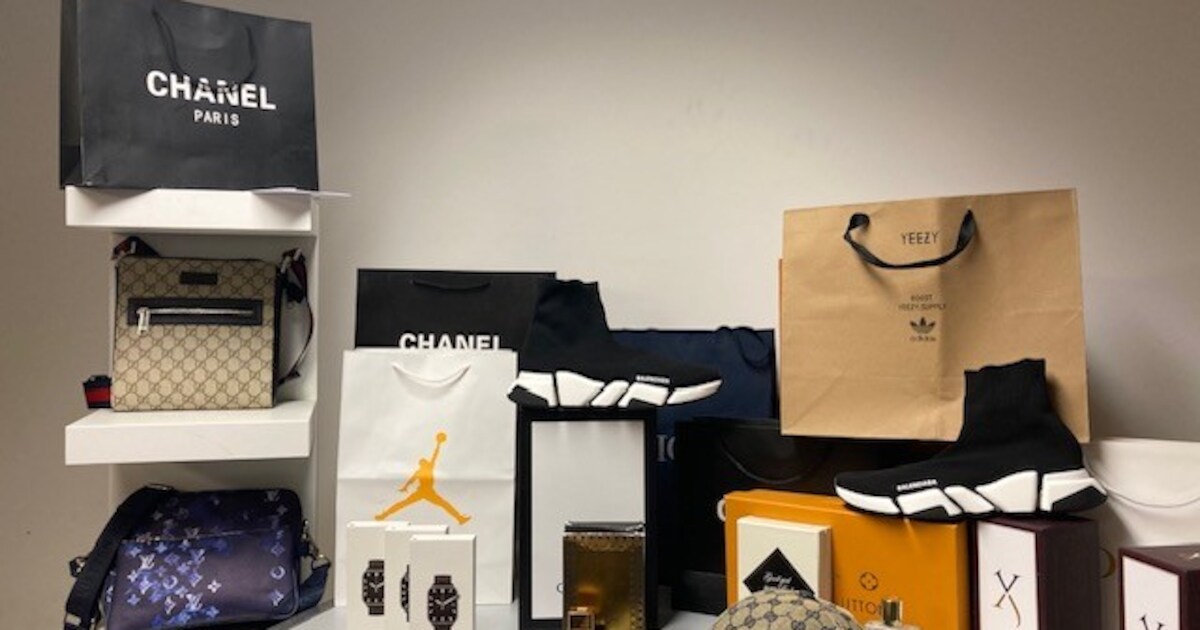 Eigenaar van illegale winkel vol imitatie kleding en tassen van dure ...