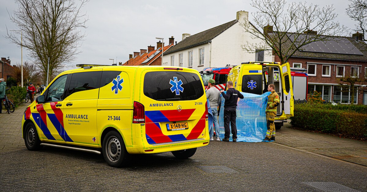 Man onwel geworden op straat in Drunen, traumahelikopter geland ...