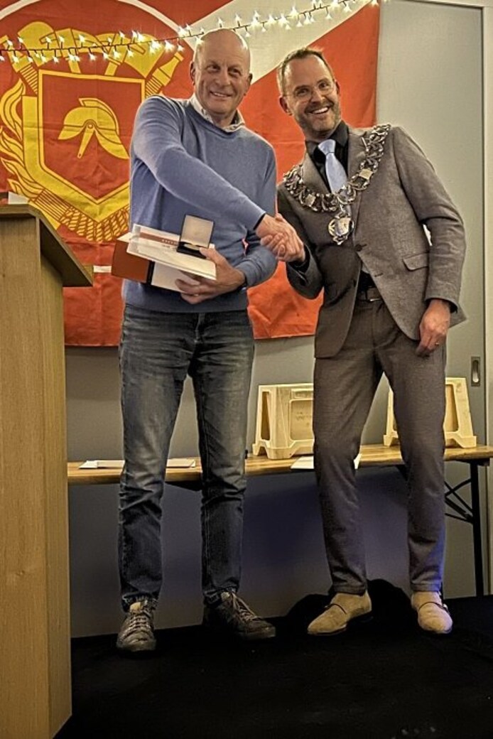 Henri Stigter uit Jaarsveld gehuldigd met zilveren Erepenning voor ...