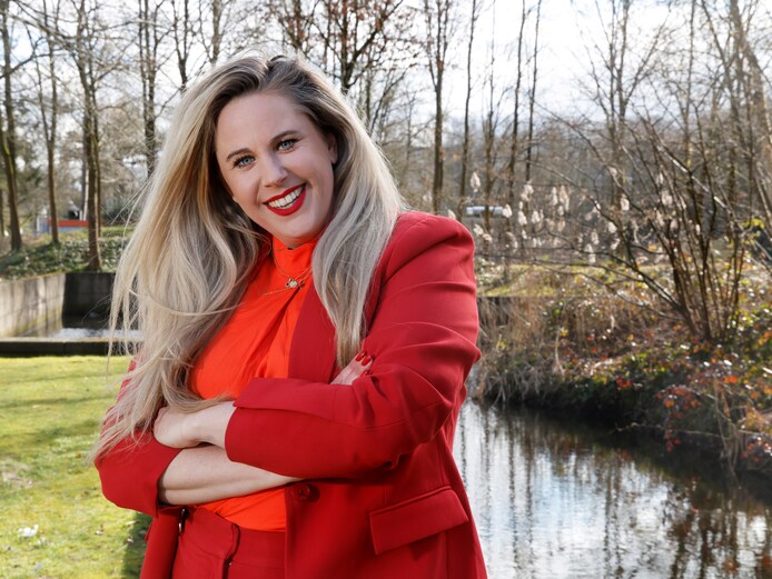 Seksprofessor Daphne (39) dook voor podcast met honderd mensen in bed en ontdekte haar ...