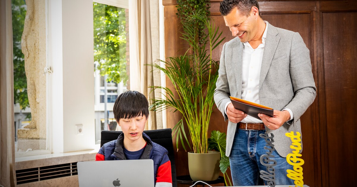 Chao (16) is voor één dag de baas van dit Rotterdamse bedrijf: ‘Hé ...