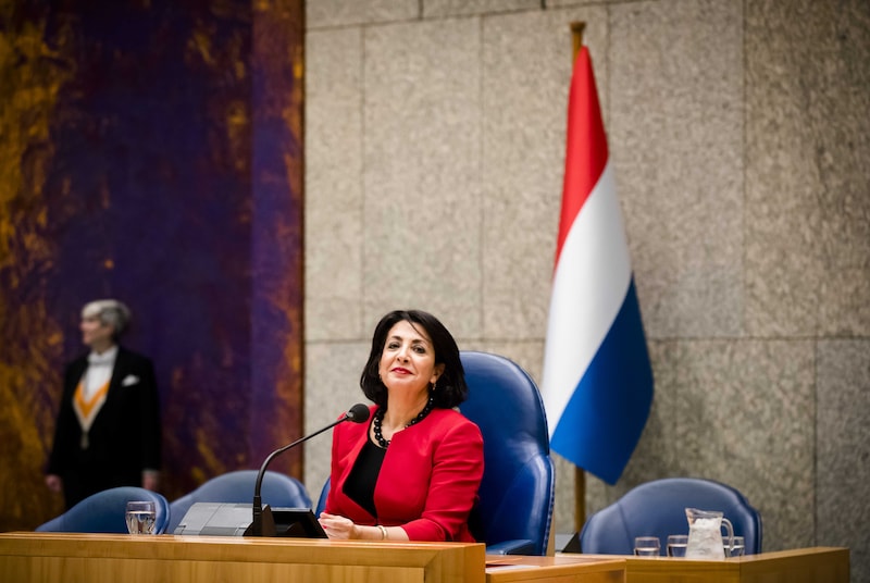 Tweede Kamer werkt aan nieuwe vlag in zaal | Nieuws | AD.nl