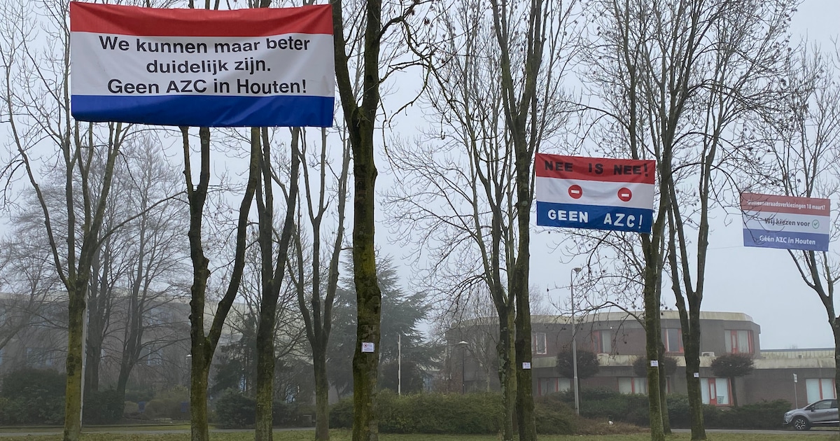 Houtenaren boos over teruggekeerde azc-protestvlaggen, discussie of je ...