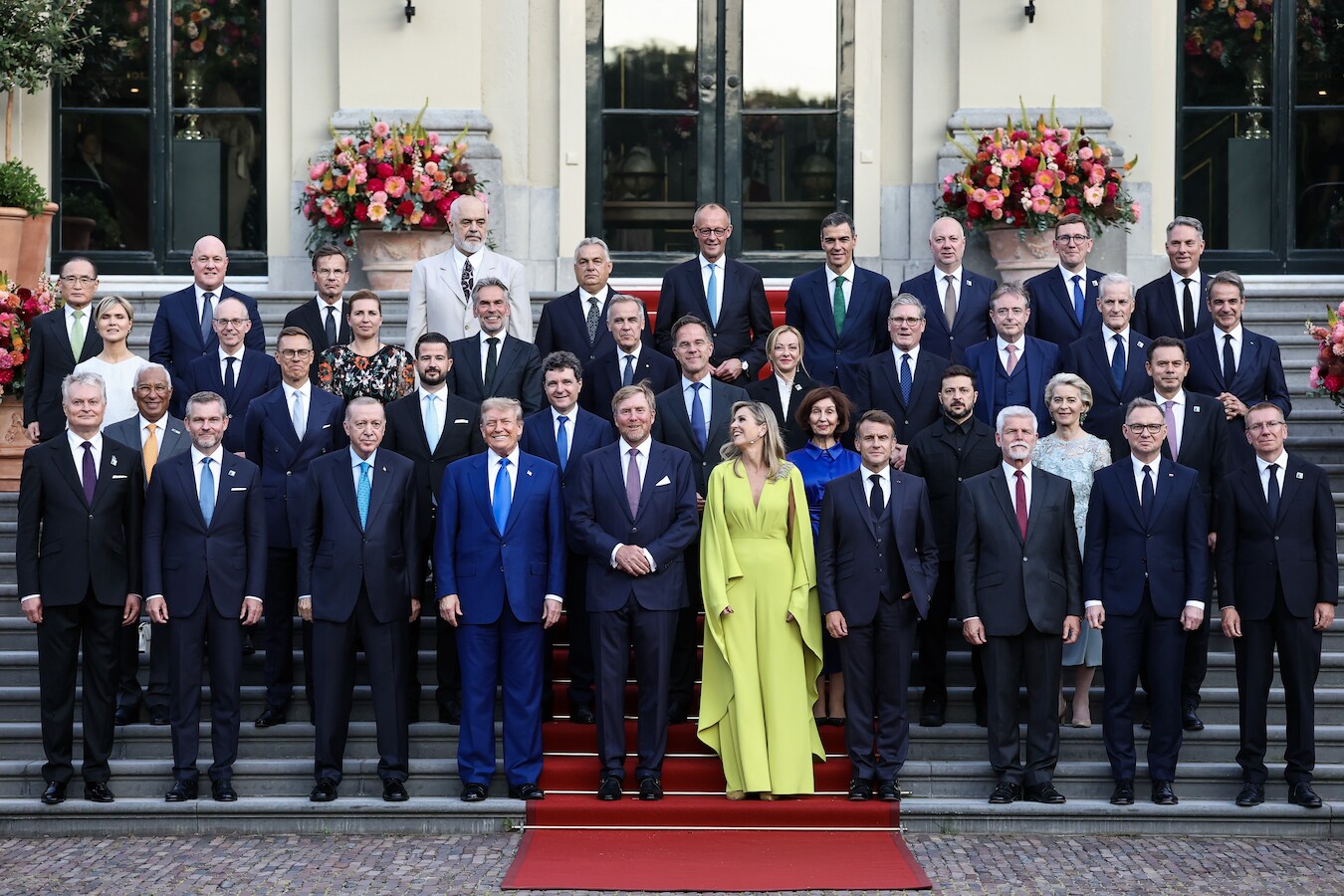 Prinses Amalia ontvangt zonder gips wereldleiders, kleur outfit Máxima ...