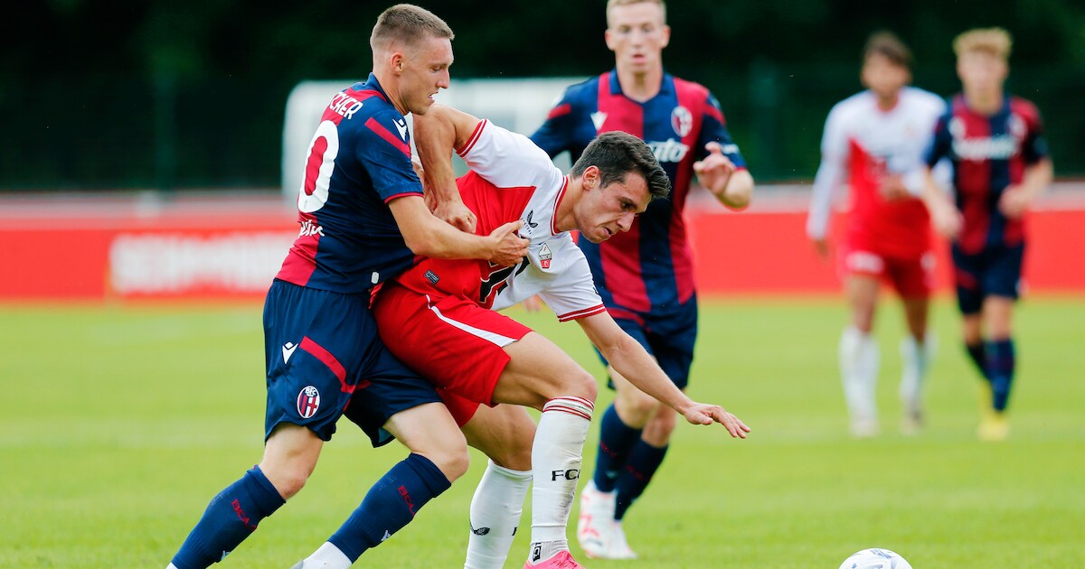 Veel geruchten, maar nog geen transfer: Tasos Douvikas stelt zich bij FC Utrecht als modelprof ...