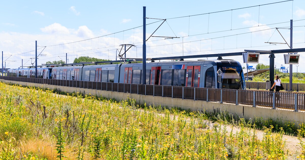Politie zet volle metro op weg naar strand stil vanwege 'heftige ...