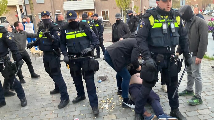 Politie maakt einde aan azc-protest in Uden nadat zelfs pepperspray ...